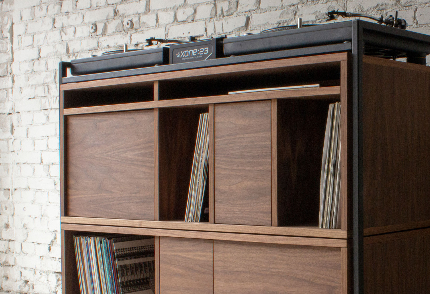 Robbert Sikking | Walnut Booth